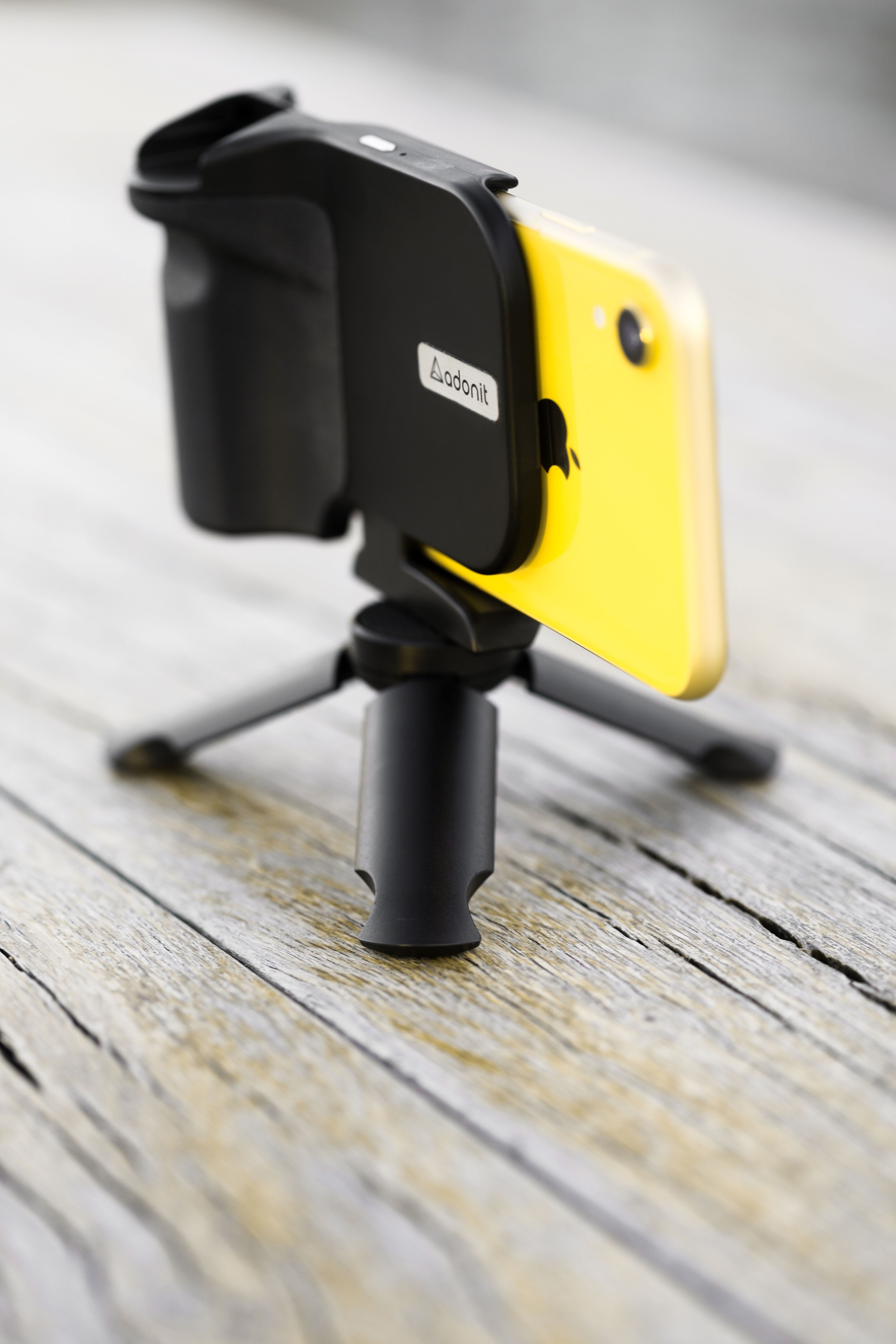 Adonit launches the PhotoGrip Qi – World-First Premium Grip + Wireless ...